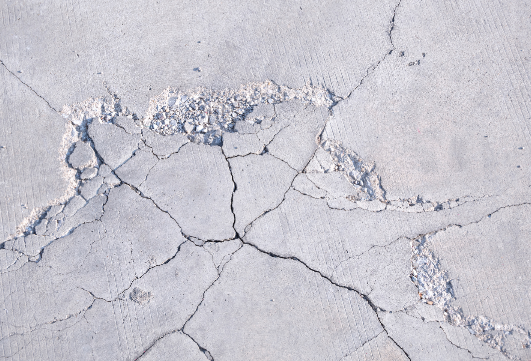 Causes of cracks in ceiling : when to worry & how to fix it